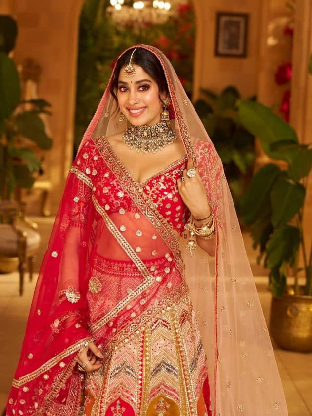 रेड लहंगे में Janhvi Kapoor का दुल्हन अंदाज Viral!